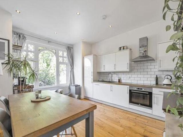 Westbere Road, West Hampstead, 2 Bedroom Flat