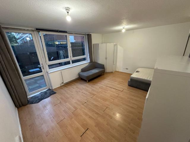 Westbridge Road, London SW11, Room to rent, £1,200 pcm | PrimeLocation
