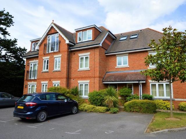 Westbrook Court, Winnersh RG41 2 bed apartment to rent £1,450 pcm £335 pw
