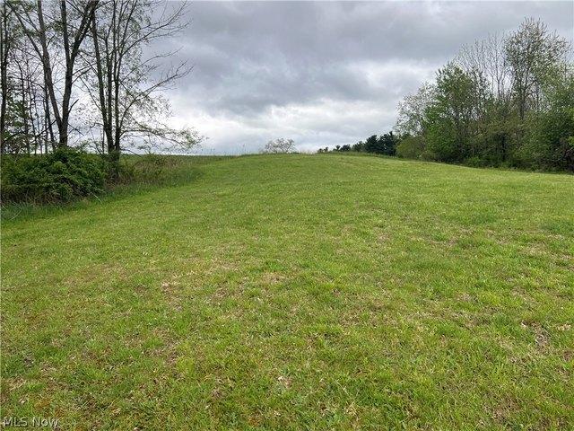 Westbrook St SE, Waynesburg, OH 44643
