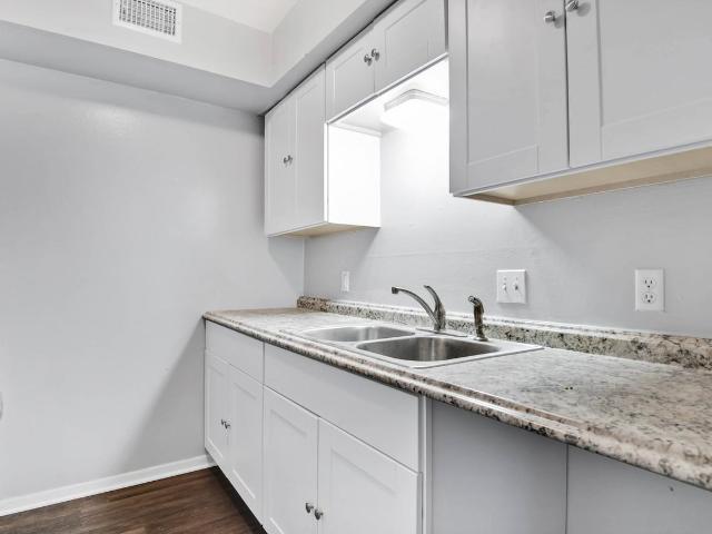 Westbrook Tower 2 Bedroom Apartment for Rent at 2121 Douglas St, Omaha, NE 68102 Park East