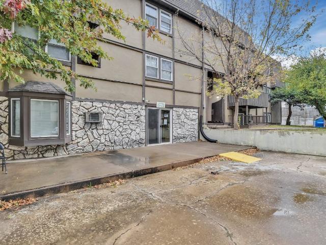 Westbrook Tower Studio Apartment for Rent at 2121 Douglas St, Omaha, NE 68102 Park East