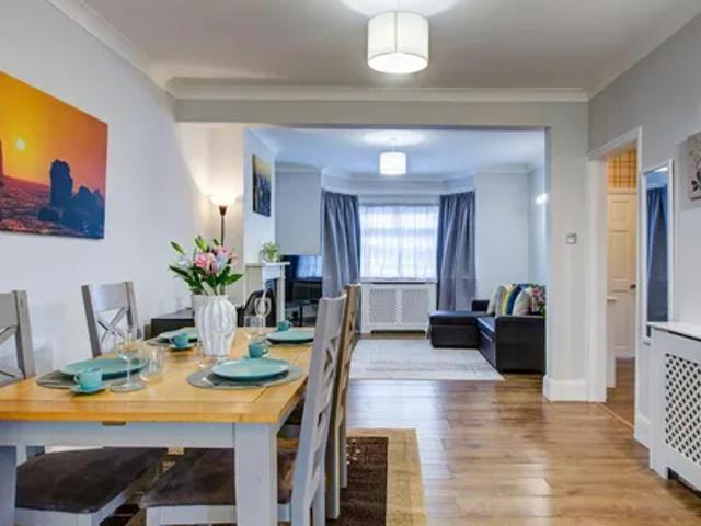 Westbrooke Road, Crook Log, London, DA16 1PS, United Kingdom | 4 bed apartment for rent #162195381 | Rentberry