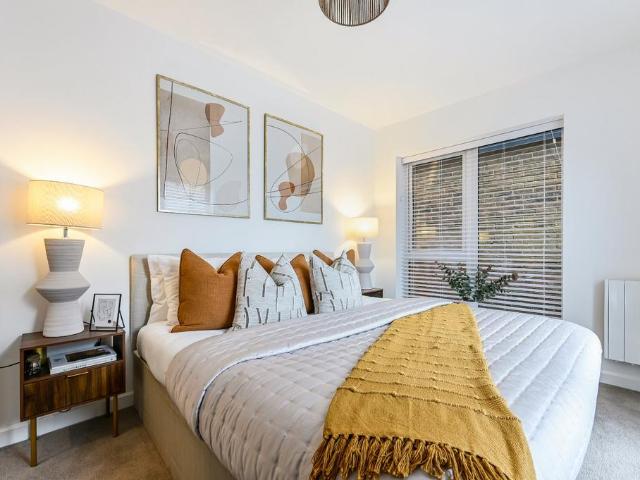 Westbury Apartments, Ashford, Kent, TN23 2 bed apartment to rent £1,750 pcm £404 pw