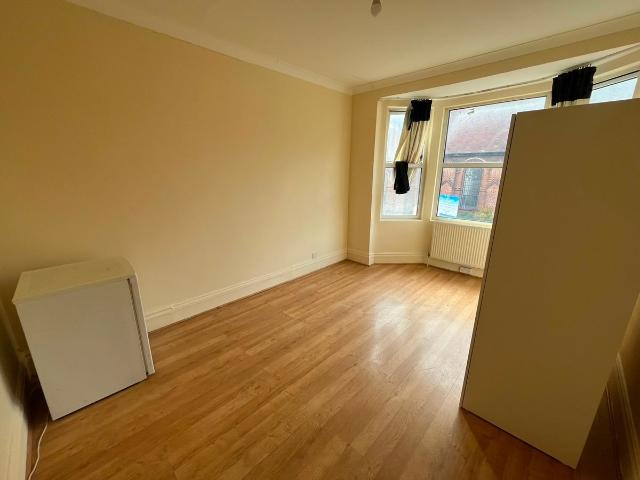 Westbury Avenue, London N22, Room to rent, £800 pcm | PrimeLocation