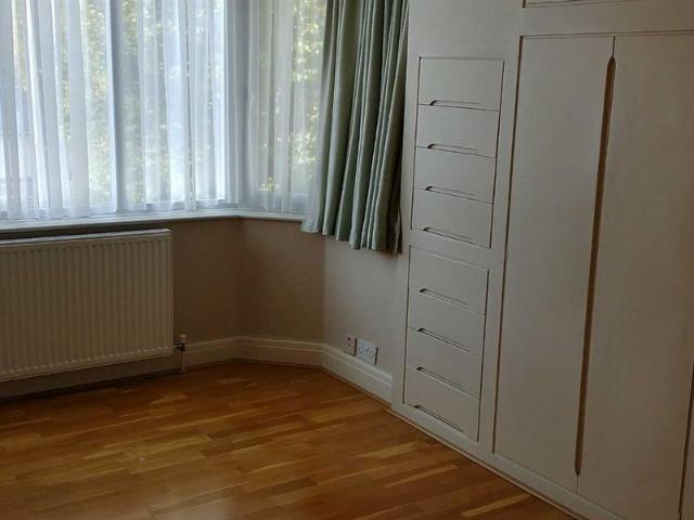 Westbury Avenue, Southall UB1, 3 bed terraced house to rent, £2,100 pcm | PrimeLocation