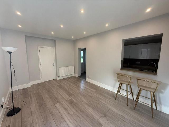 Westbury Avenue, Wood Green, London 3 bed flat to rent £2,495 pcm £576 pw