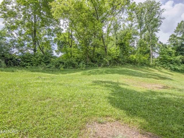 Westbury Dr, Clinton, TN 37716