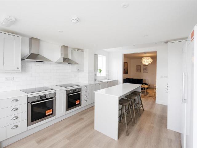 Westbury on Trym, Bristol BS10 7 bed house to rent £5,775 pcm £1,333 pw