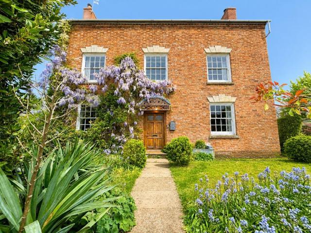 Westbury On Severn GL14 4 bed detached house to rent £3,600 pcm £831 pw