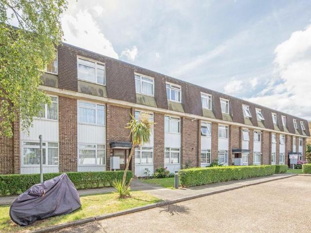 Westbury Road, New Malden KT3 2 bed flat to rent £2,100 pcm £485 pw
