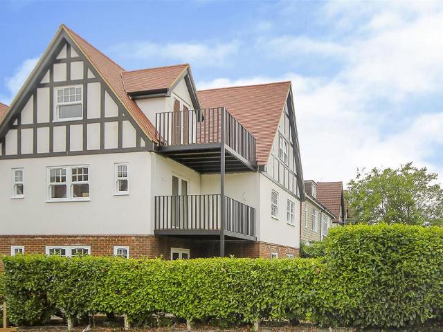 Westbury Road, Brentwood 1 bed apartment to rent £1,600 pcm £369 pw