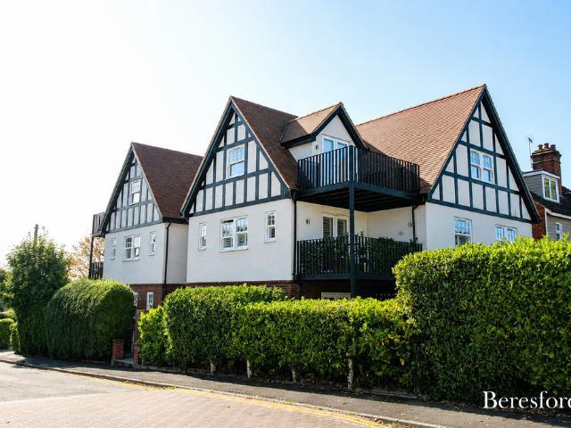 Westbury Road, CM14 2 bed apartment to rent £2,250 pcm £519 pw