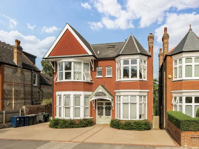 Westbury Road, London N12 1 bed flat to rent £1,550 pcm £358 pw