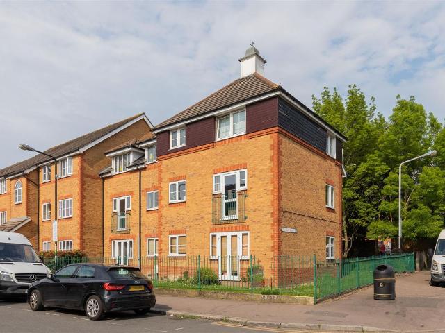 Westbury Road, Walthamstow E17, 2 bed flat to rent, £1,850 pcm | PrimeLocation