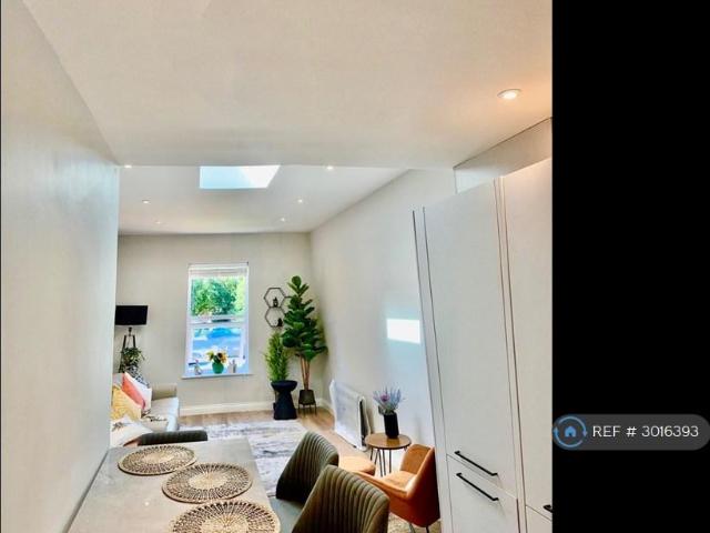 Westby Road, Bournemouth, BH5 1 bed flat to rent £1,850 pcm £427 pw