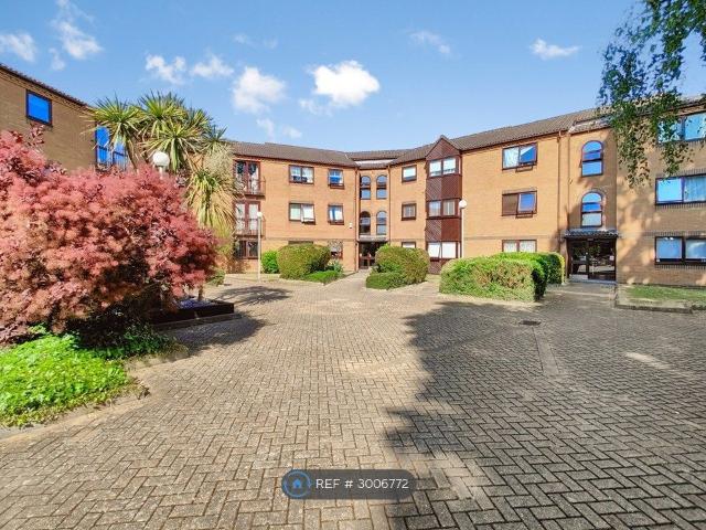 Westgate Court, Waltham Cross EN8, 1 bed flat to rent, £1,450 pcm | PrimeLocation