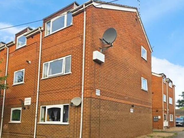 Westgate Court, High Road, 2 Bedroom Apartment