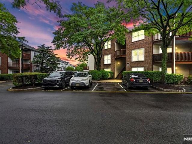 Westgate Dr, Fort Lee, Condo For Sale