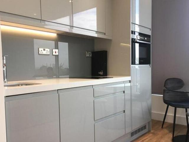 Westgate House, Ealing, Studio Flat For