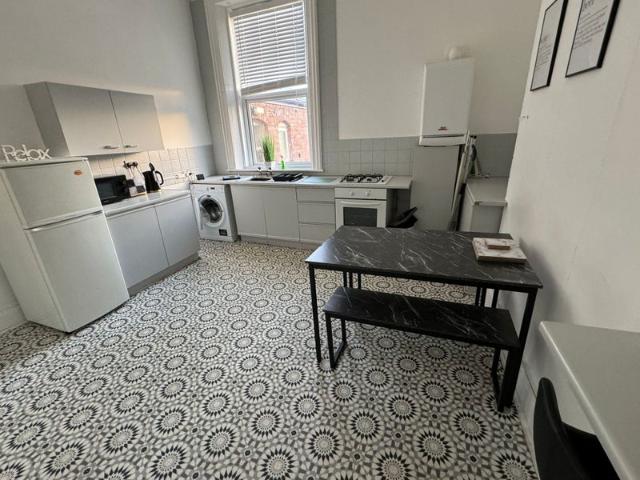 Westgate Road Room 2