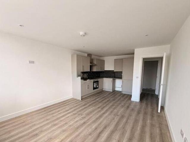 Westgate, Rotherham, 2 Bedroom Flat