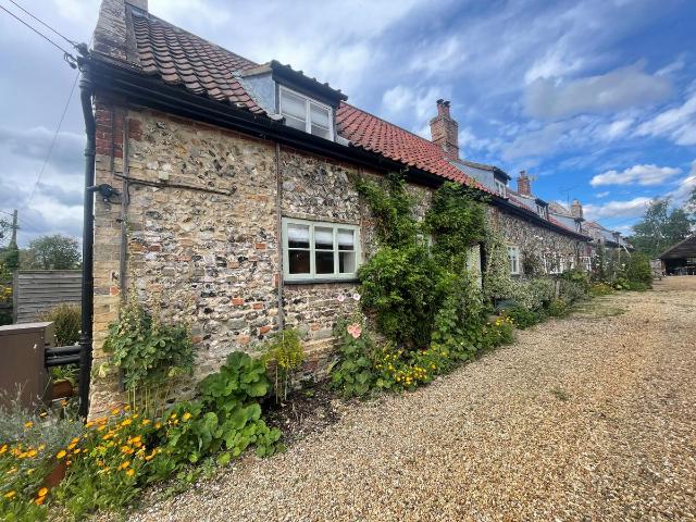 Westgate Street, Thetford IP26, 2 bed cottage to rent, £1,200 pcm | PrimeLocation