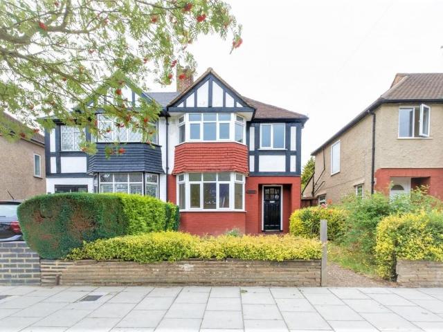 Westdean Avenue Lee SE12 3 bed semi detached house to rent £2,300 pcm £531 pw