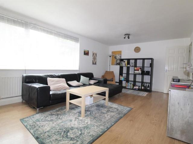 Westerdale, Hemel Hempstead HP2 2 bed apartment to rent £1,495 pcm £345 pw
