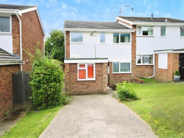 Westerham Close, Canterbury CT2 5 bed terraced house to rent £1,520 pcm £351 pw