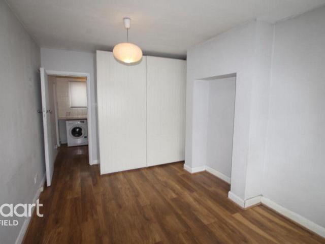 Westerham Avenue, London 2 bed maisonette to rent £1,650 pcm £381 pw