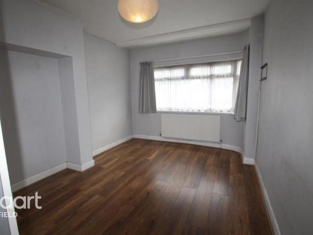 Westerham Avenue, London 2 bed maisonette to rent £1,650 pcm £381 pw