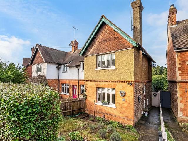 Westerham Road, Oxted 3 bed end of terrace house to rent £2,250 pcm £519 pw