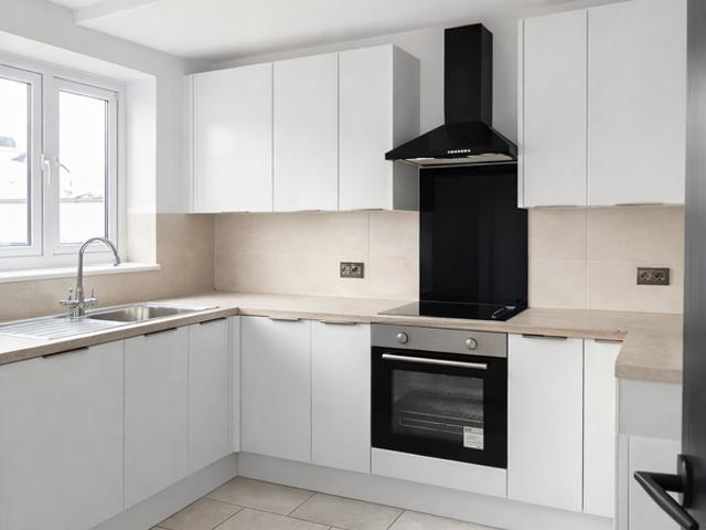 Western Ave, Acton W3, 3 bed flat to rent, £3,800 pcm | PrimeLocation