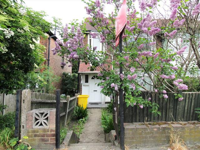 Western Avenue, Acton W3, Studio to rent, £1,248 pcm | PrimeLocation