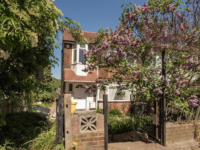 Western Avenue, Acton W3, Studio to rent, £1,350 pcm | PrimeLocation