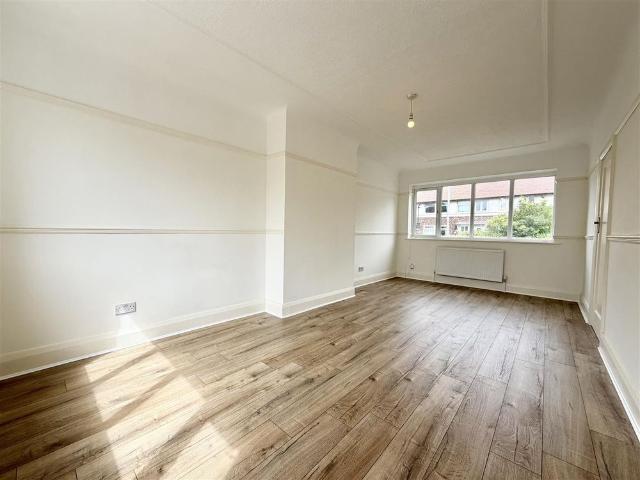 Western Avenue, Bromborough