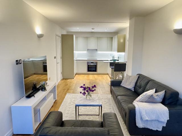 Western Avenue, Greater London UB6, 1 bed flat to rent, £2,100 pcm | PrimeLocation