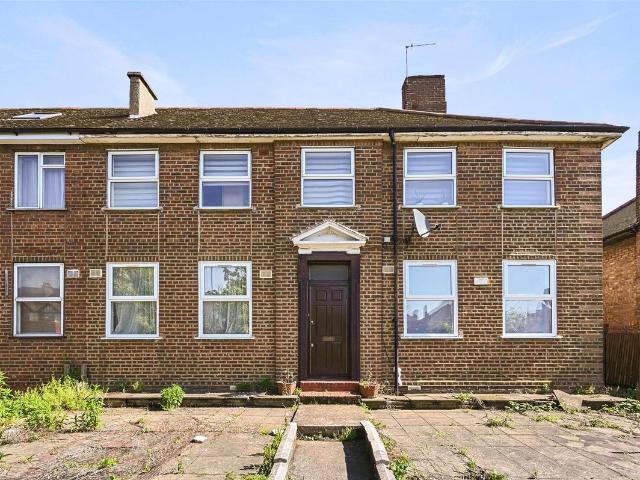 Western Avenue, London W3, 3 bed flat to rent, £2,400 pcm | PrimeLocation