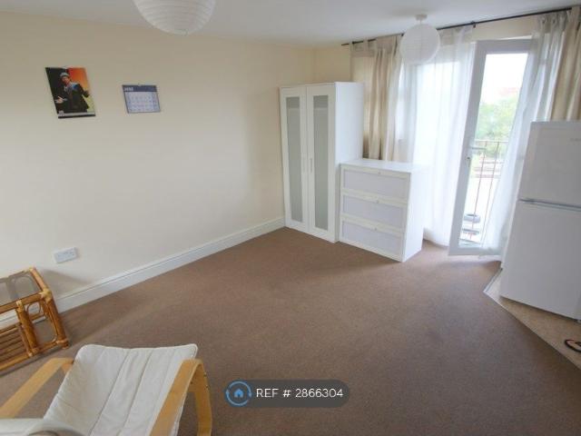 Western Avenue, London W3, Studio to rent, £1,250 pcm | PrimeLocation