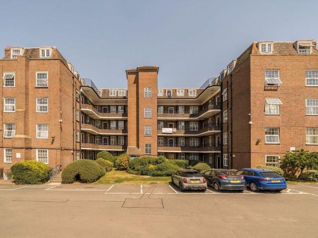 Western Avenue, London W5 2 bed flat to rent £1,902 pcm £439 pw