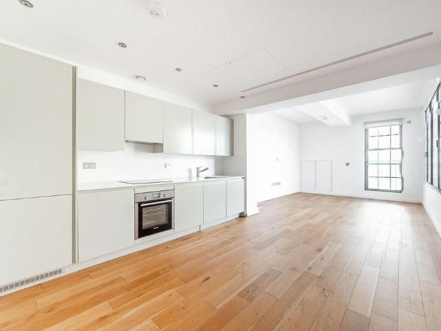 Western Avenue, Perivale, Greenford, UB6 2 bed flat to rent £2,500 pcm £577 pw