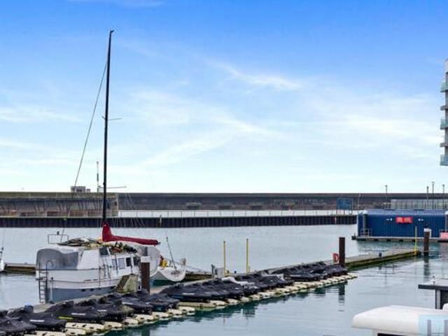 Western Concourse, Brighton Marina Village, Studio Flat For