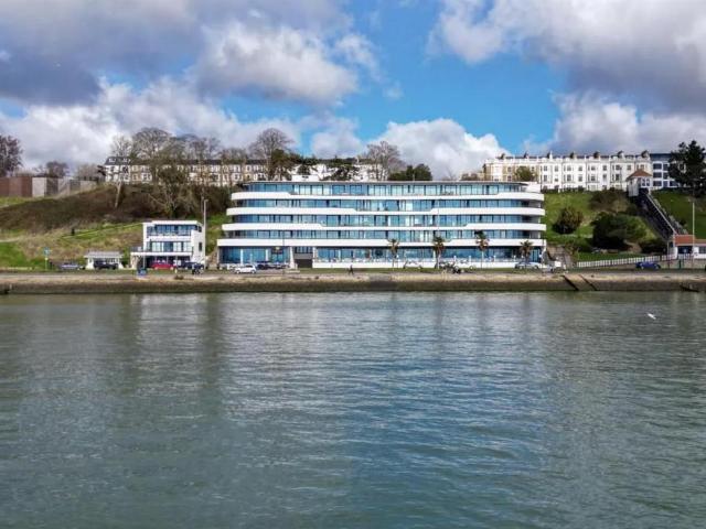 Western Esplanade, Southend On Sea 2 bed flat to rent £2,150 pcm £496 pw