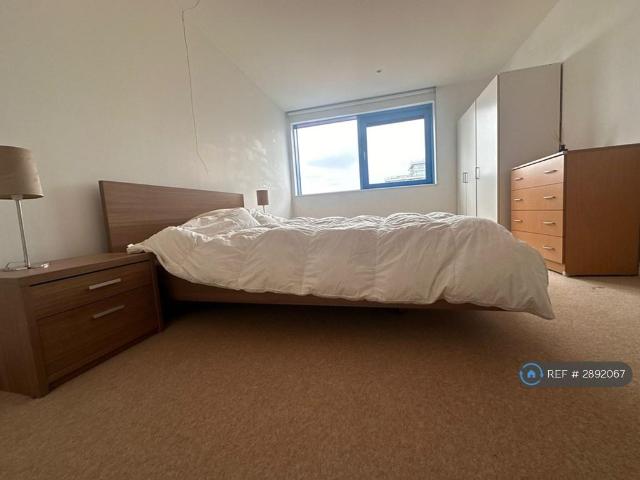 Western Gateway, London, E16 1 bed flat to rent £1,800 pcm £415 pw