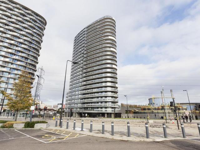 Western Gateway, London E16 1 bed flat to rent £2,000 pcm £462 pw