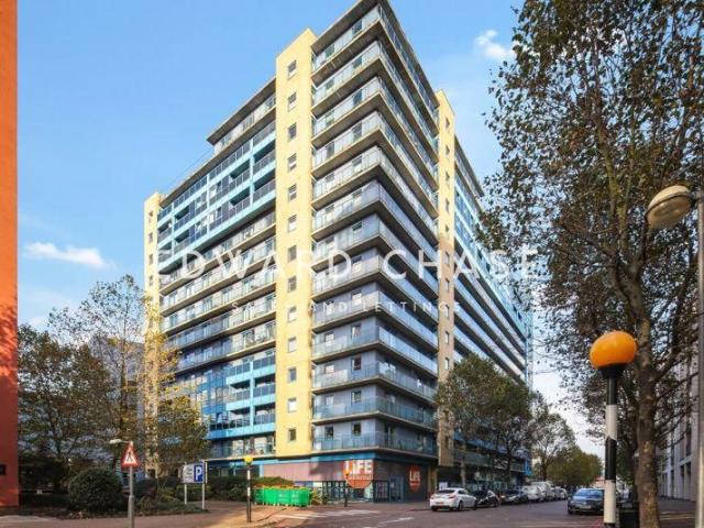 Western Gateway, London, E16 2 bed apartment to rent £2,200 pcm £508 pw
