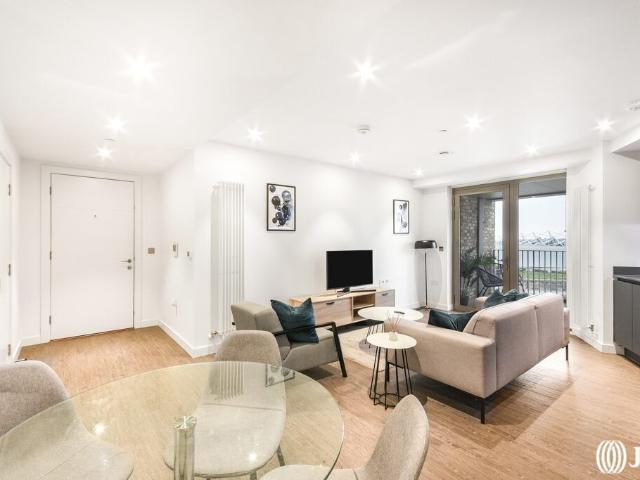 Royal Docks West, Western Gateway E16, 2 bed flat to rent, £2,600 pcm | PrimeLocation