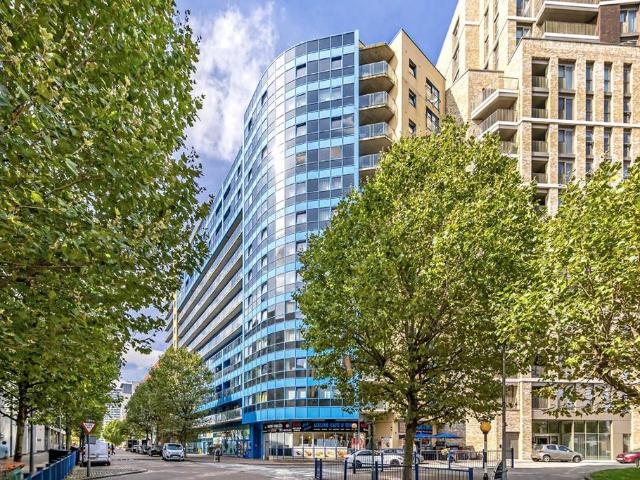 Western Gateway, London E16 3 bed flat to rent £2,800 pcm £646 pw