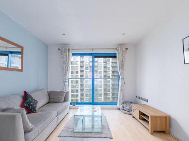 Western Gateway, London, 2 Bedroom Flat